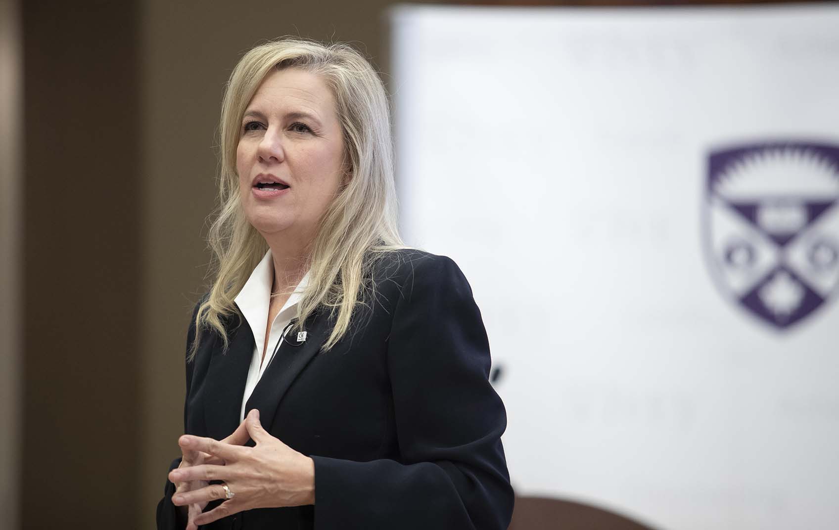 Cynthia Cooper speaks to Ivey HBA2 students