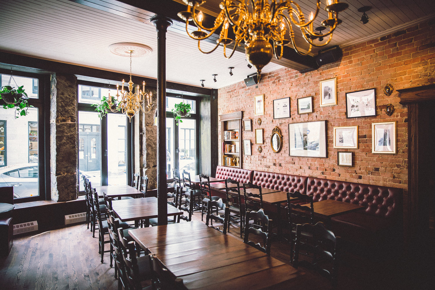 IAN Montreal Chapter Holiday Party at Pub Wolf & Workman | Ivey Alumni